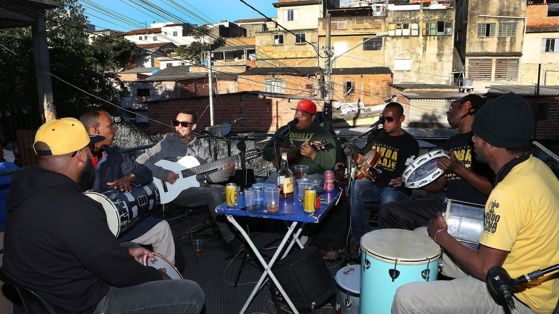 Roda Samba da Laje festeja batucada com feijoada em São Paulo - Notícias - BOL