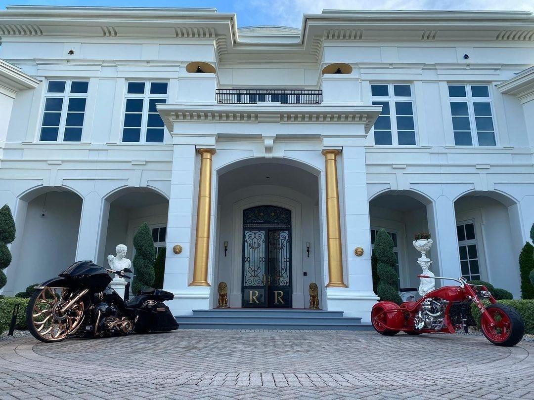 Rapper Rick Ross tem mais de 100 carros e só tirou CNH aos 45 anos