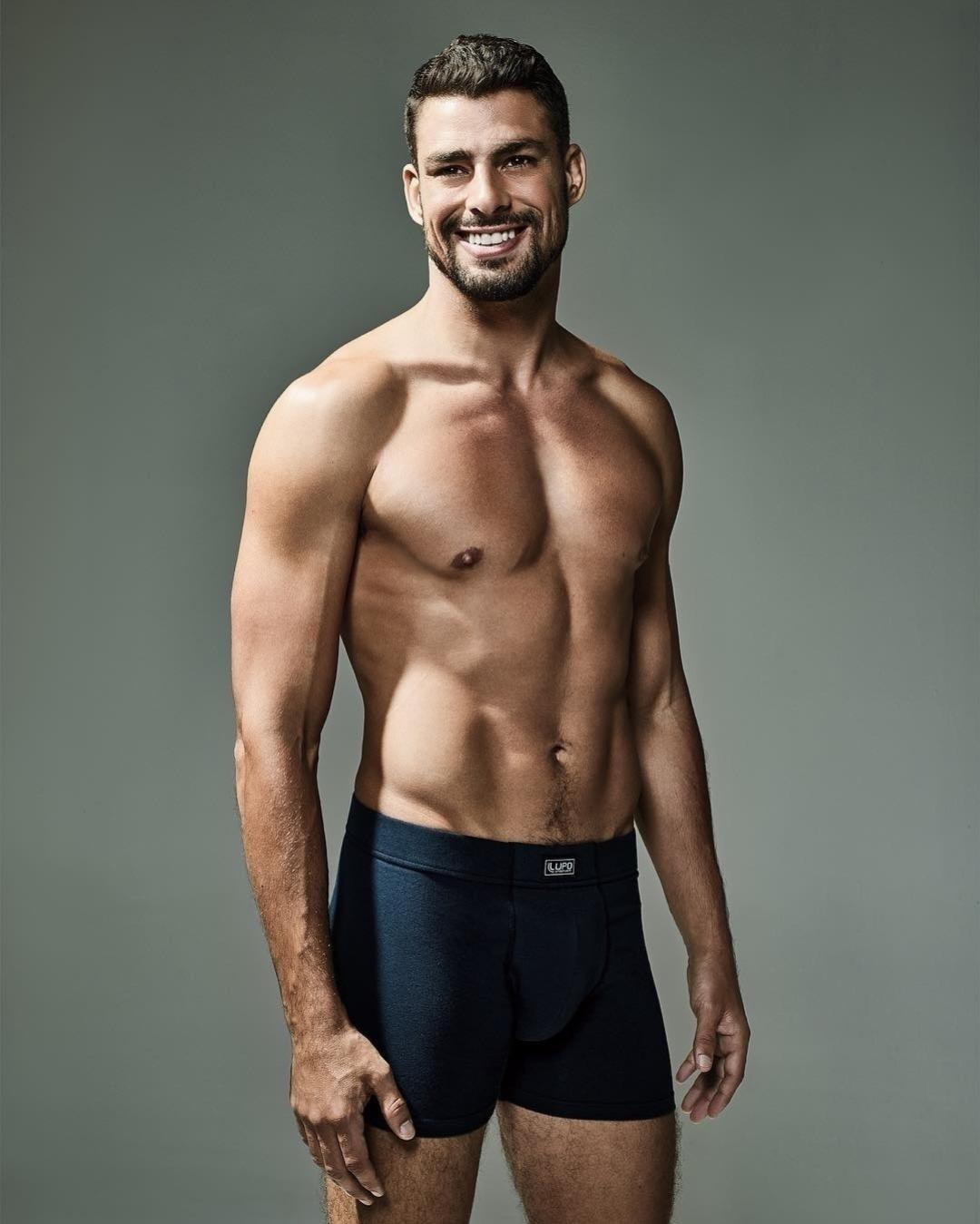 Fotos: 10 homens famosos que causaram ao posar só de cueca - 06/02/2017 - UOL Universa