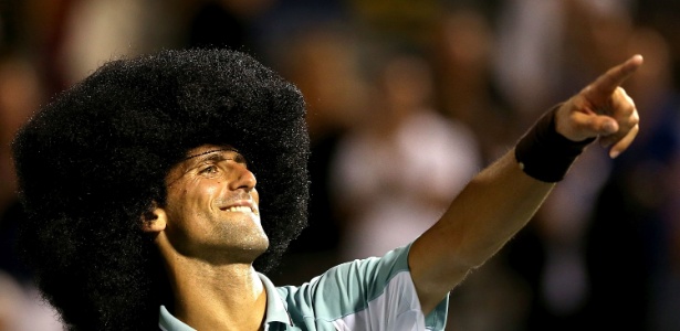 dança e black power Djokovic dá show vence e vai às quartas em