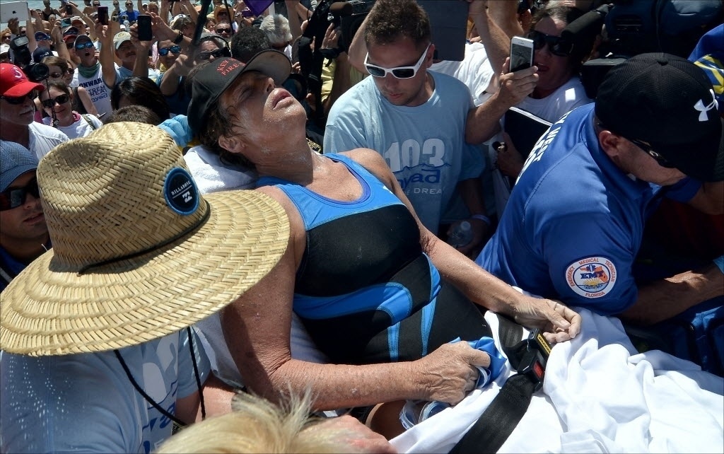 Mulher de 64 anos é primeira a nadar rota Cuba-Flórida sem proteção ...
