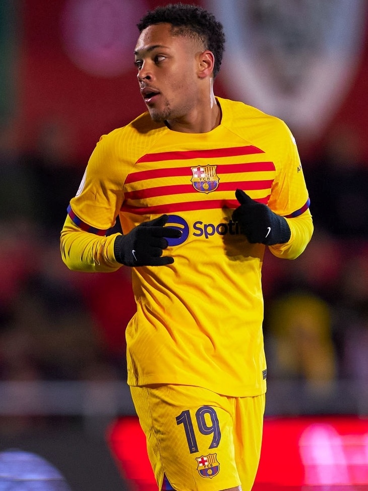 La Liga: Igualado a cria da base, Vitor Roque sofre no 1º mês de Barça🔽 ... La Liga: Igualado a cria da base, Vitor Roque sofre no 1º mês de Barça🔽 ...