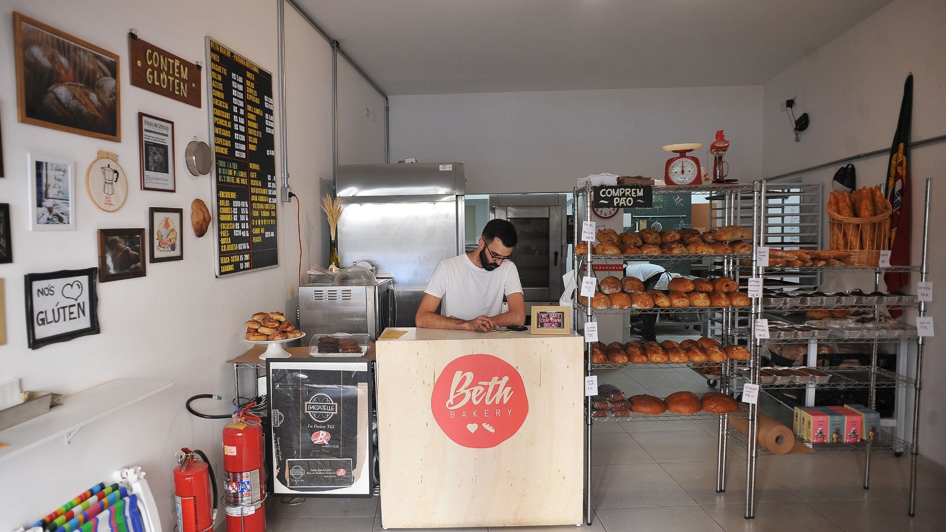 Ela saiu do Google para trabalhar menos, abriu empresa e vende pão pela web - 19/08/2016 - UOL ...