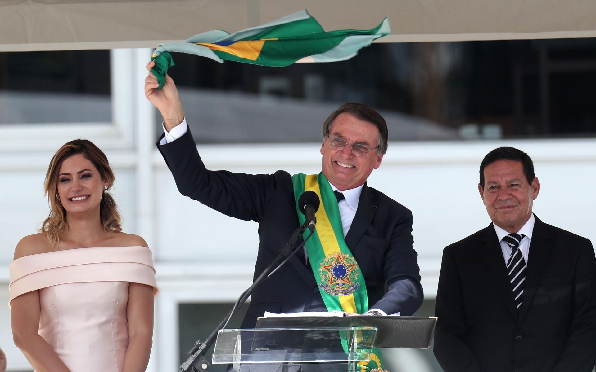 Posse de Bolsonaro marca única vez de Temer faixa presidencial UOL Notícias