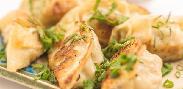 Aprenda os segredos para fazer guioza, o "pastel chinês", bem feito ...