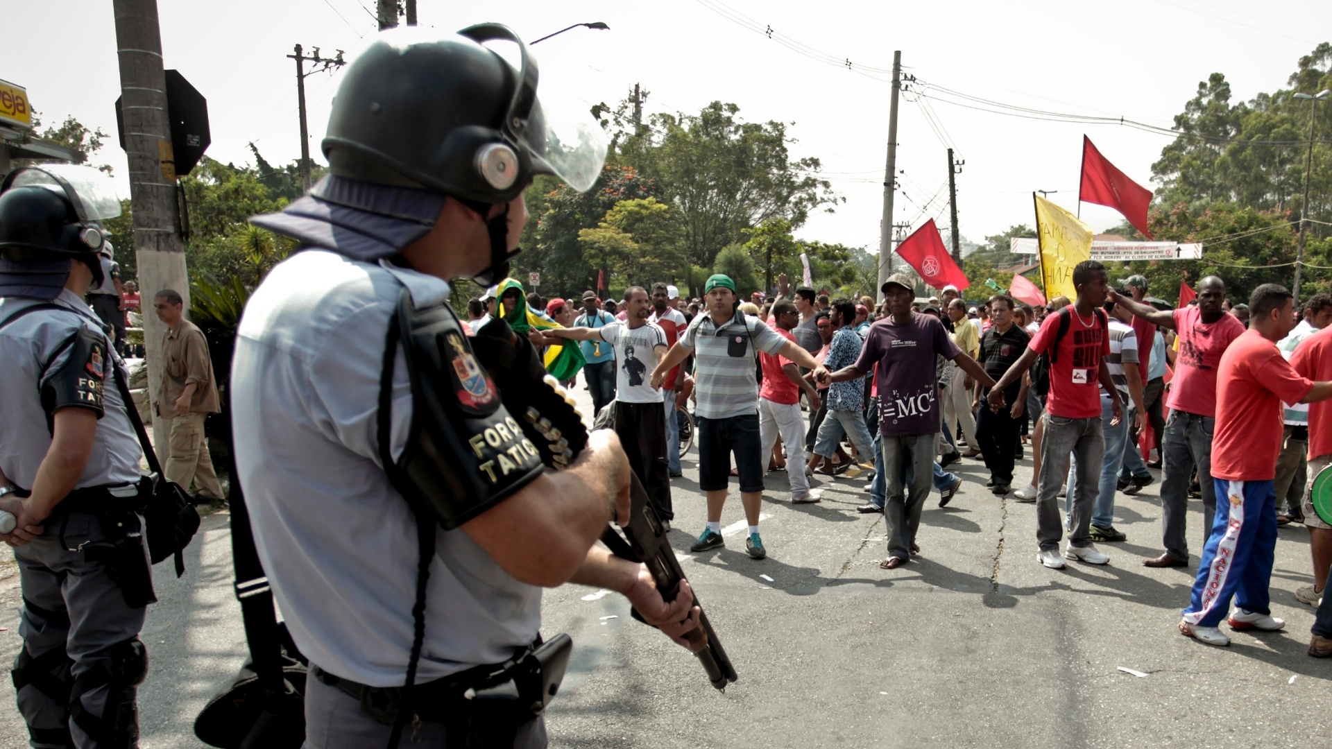 Fotos: Sem-teto protestam em São Paulo - 02/04/2012 - UOL Notícias