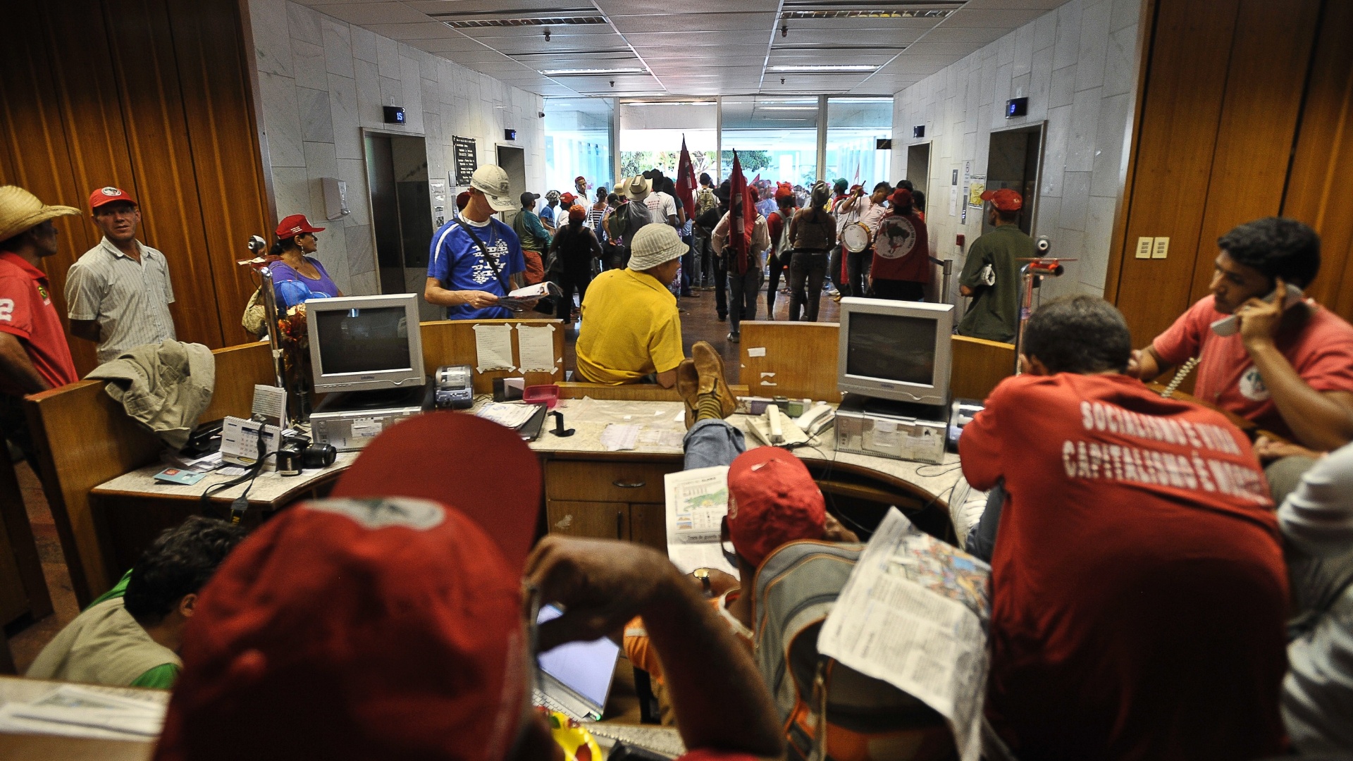 Fotos: Sem-terra realizam manifestações pelo país - 16/04/2012 - UOL ...