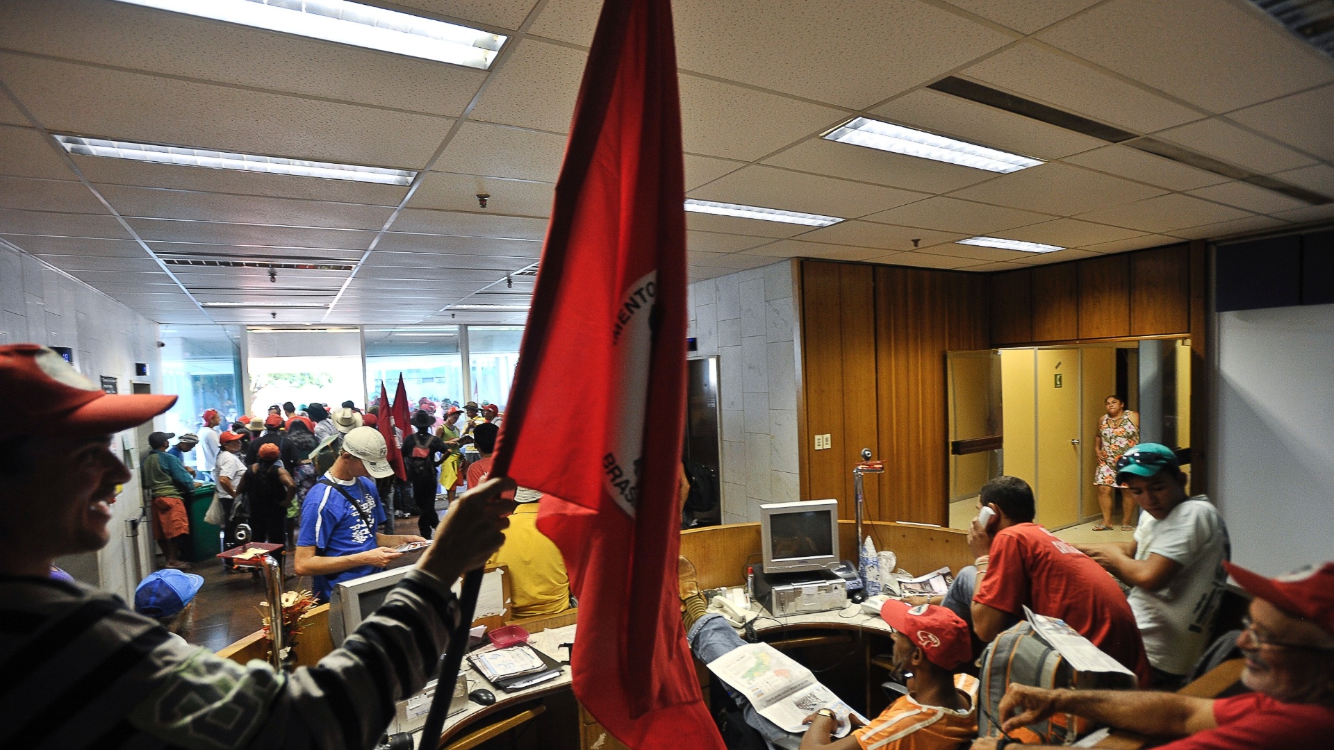 Fotos: Sem-terra realizam manifestações pelo país - 16/04/2012 - UOL ...