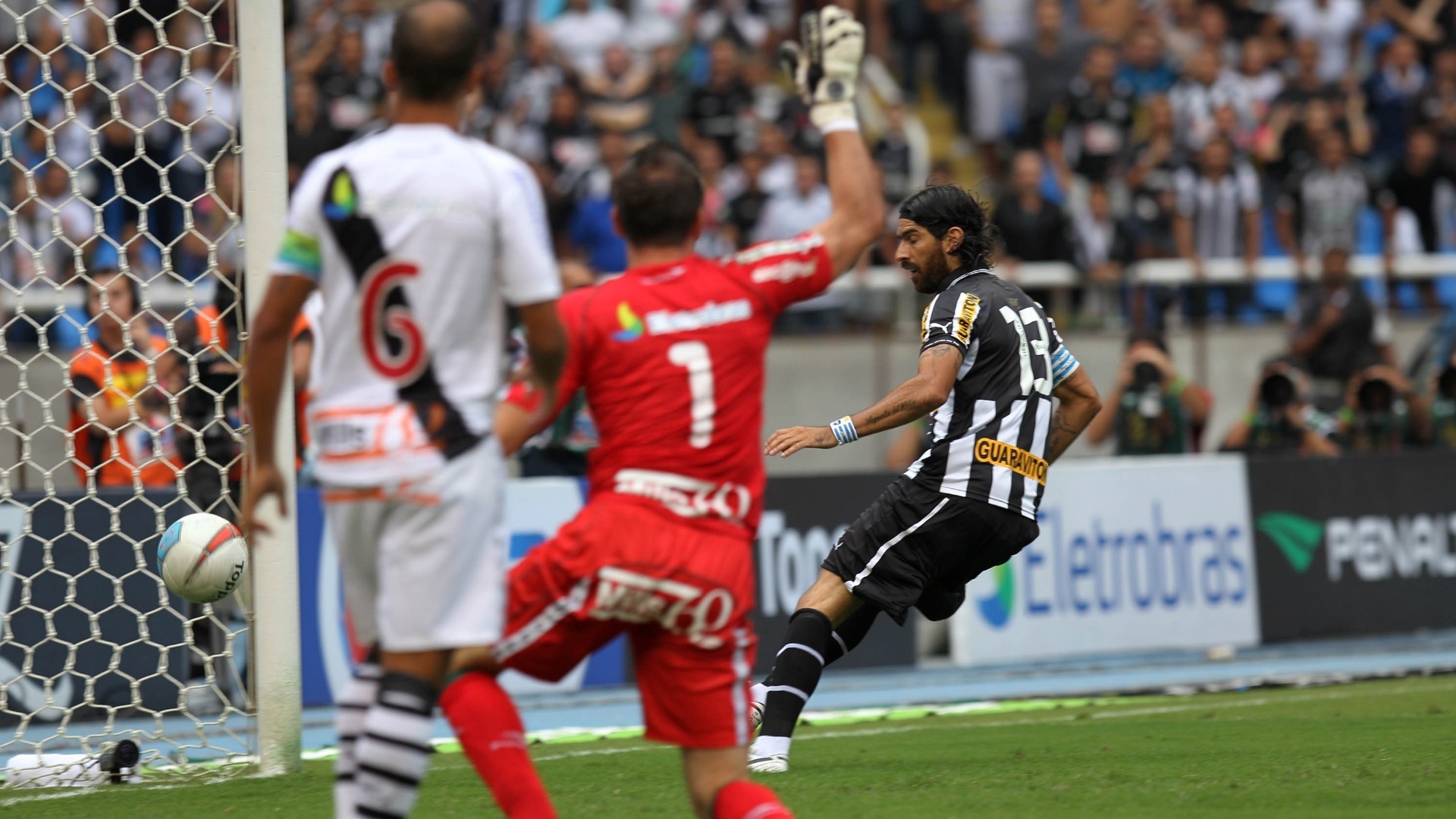 Fotos: Confira fotos do clássico entre Botafogo e Vasco na final da ...