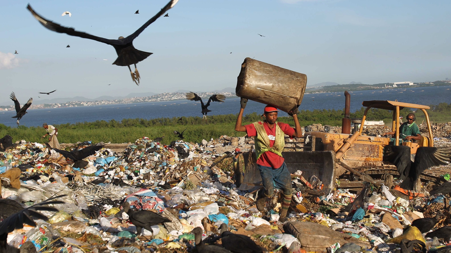 Maior lixão da América Latina, Gramacho será desativado dia 1º de junho ...