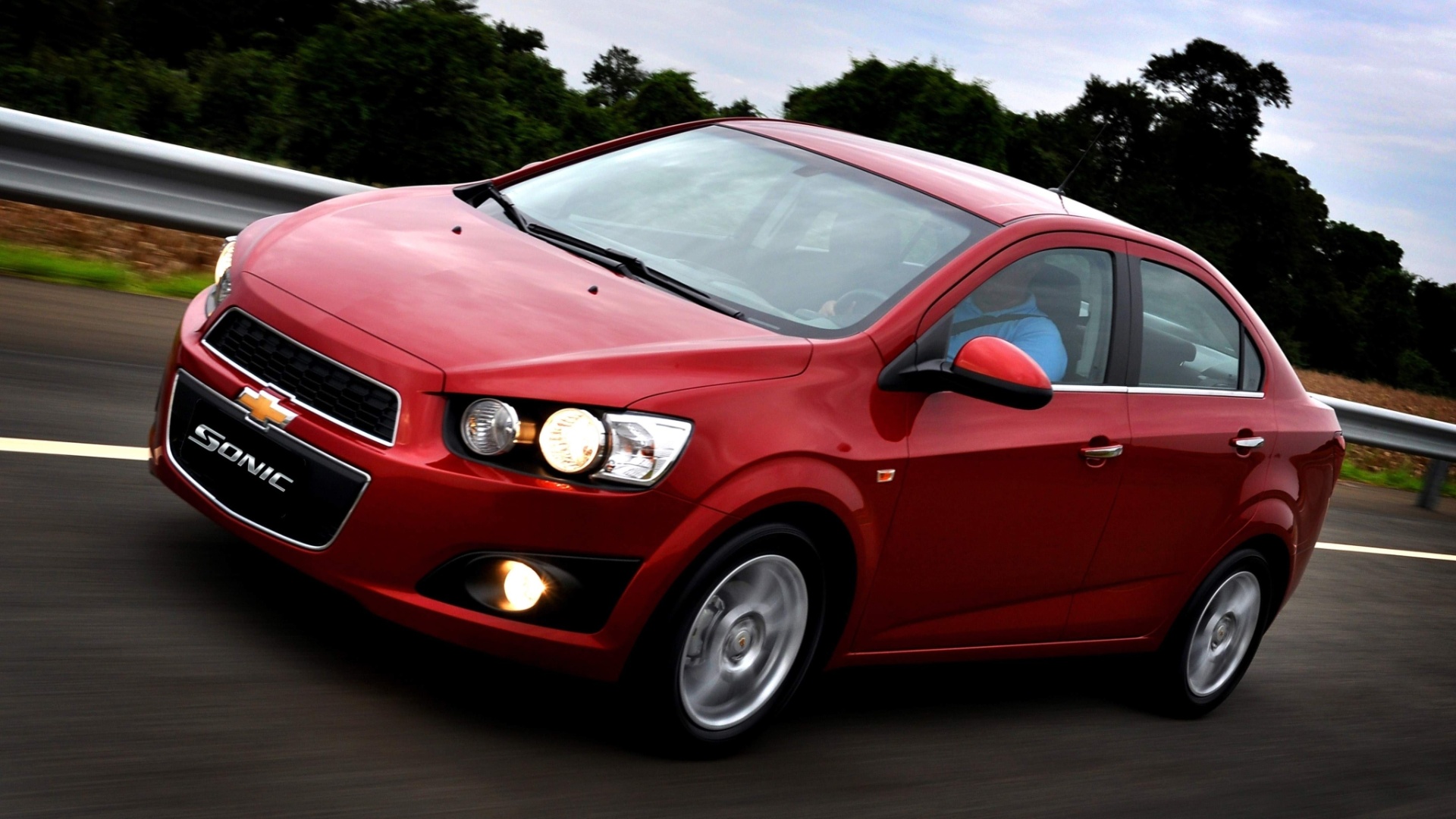 Chevrolet Sonic coleciona fãs com sua "cara de Lancer"