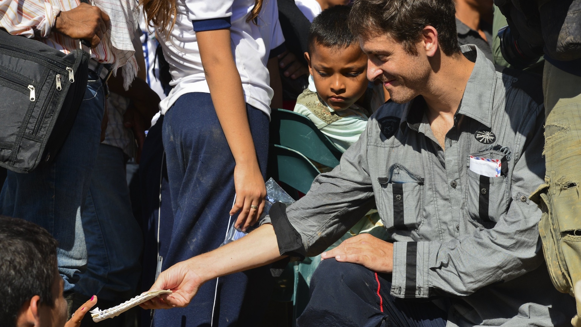 Fotos: Jornalista francês é libertado pelas Farc - 30/05/2012 - UOL ...