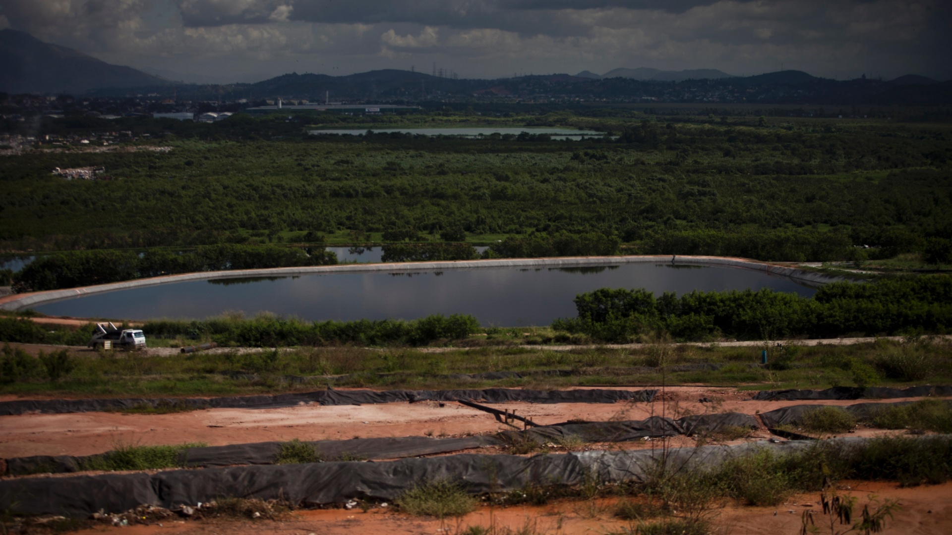 Fotos: Aterro de Jardim Gramacho - 30/04/2012 - UOL Notícias