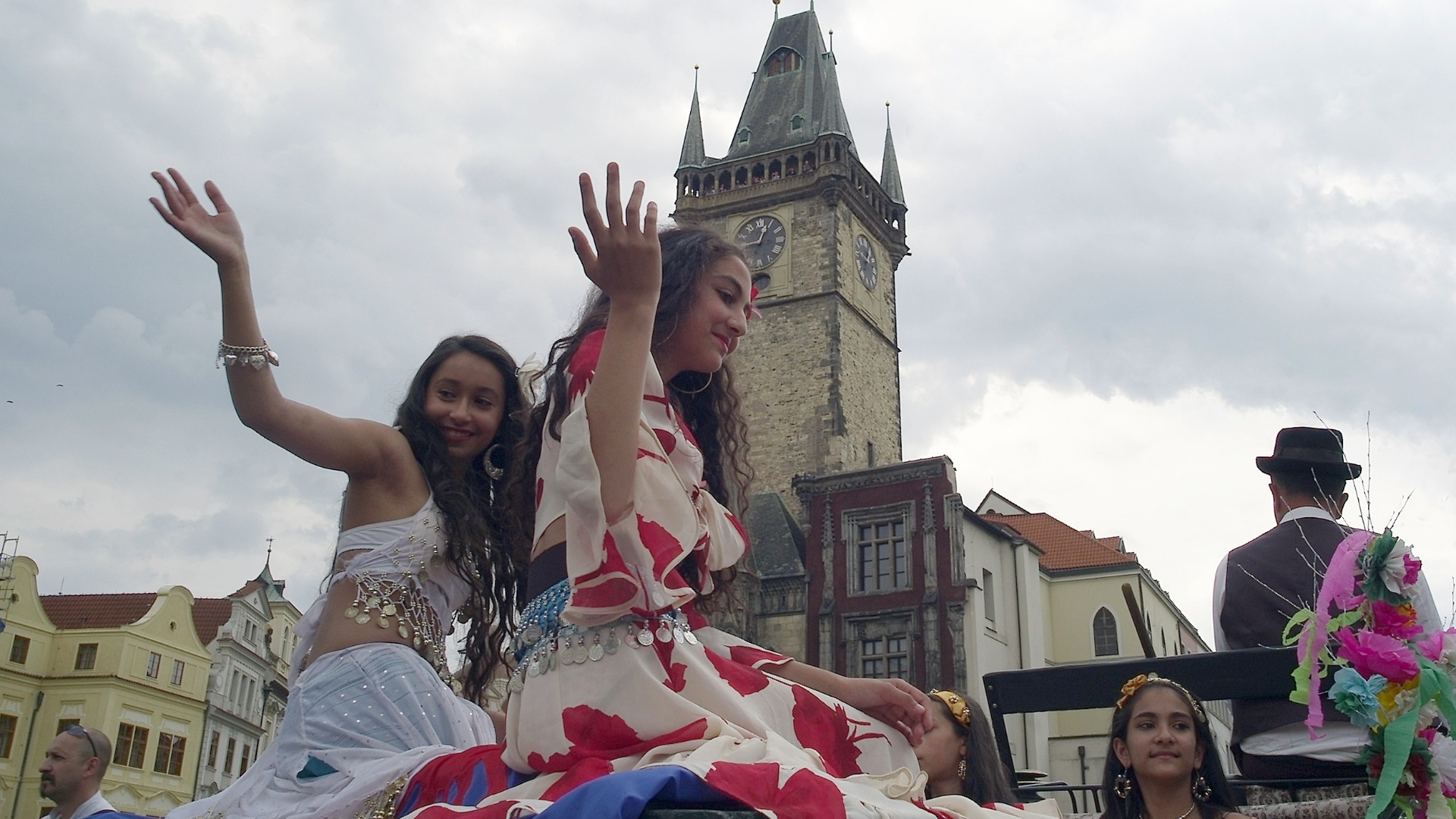 Fotos: Artistas ciganos do mundo todo se apresentam em festival em ...