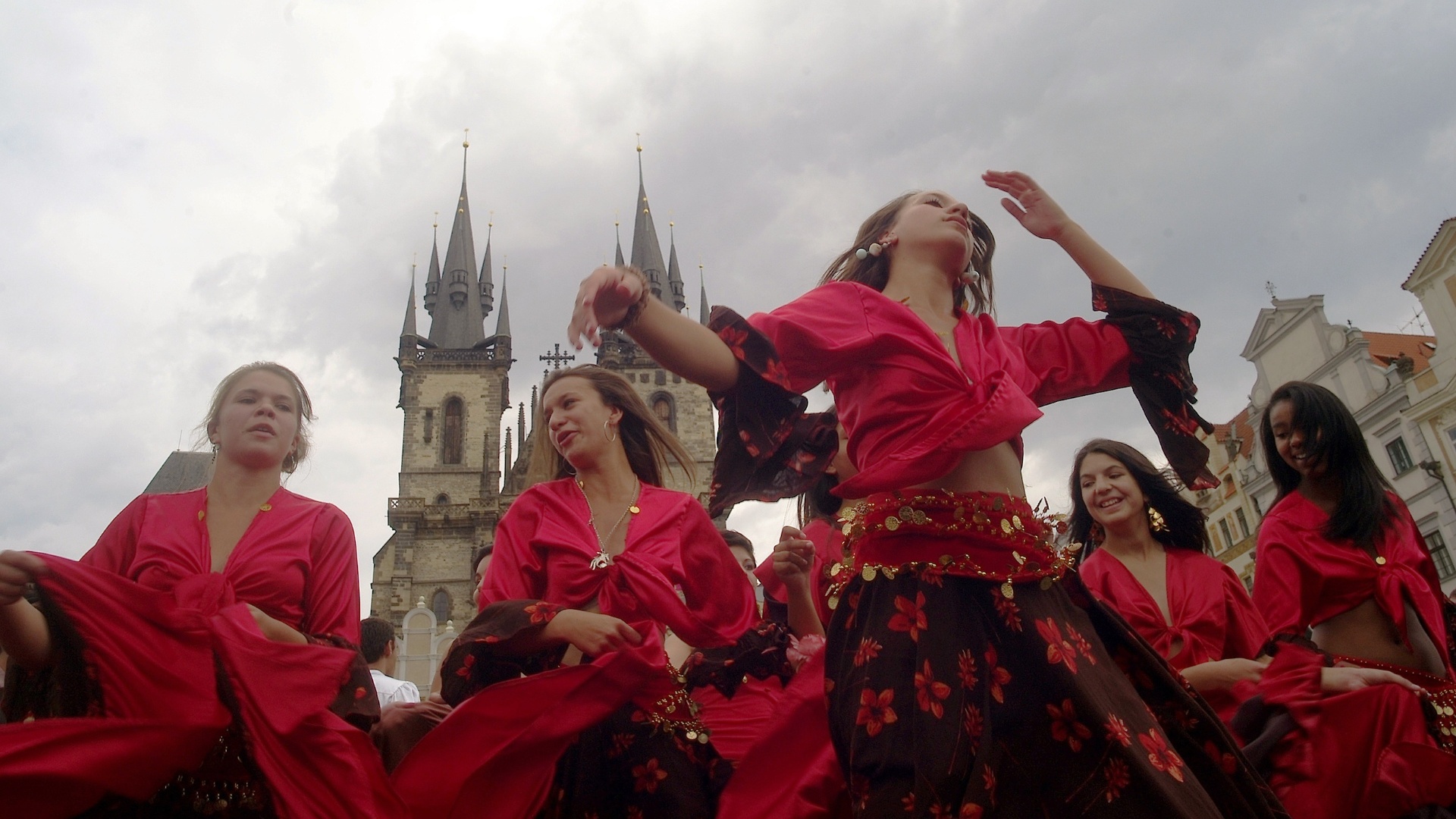 Fotos: Artistas ciganos do mundo todo se apresentam em festival em ...
