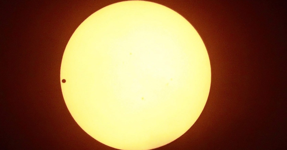 Fotos: Trânsito de Vênus em frente ao Sol é visto ao redor do mundo ...