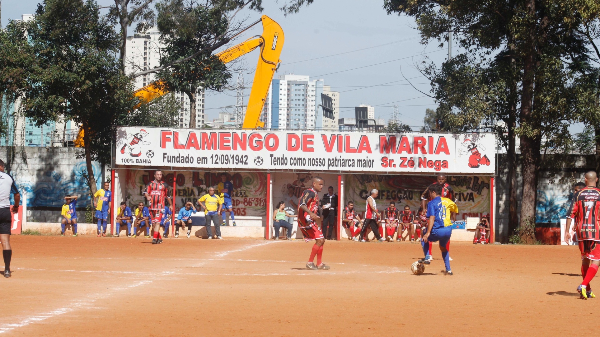 Fotos: Campos de várzea no meio da Marginal Tietê - 05/06/2012 - UOL ...