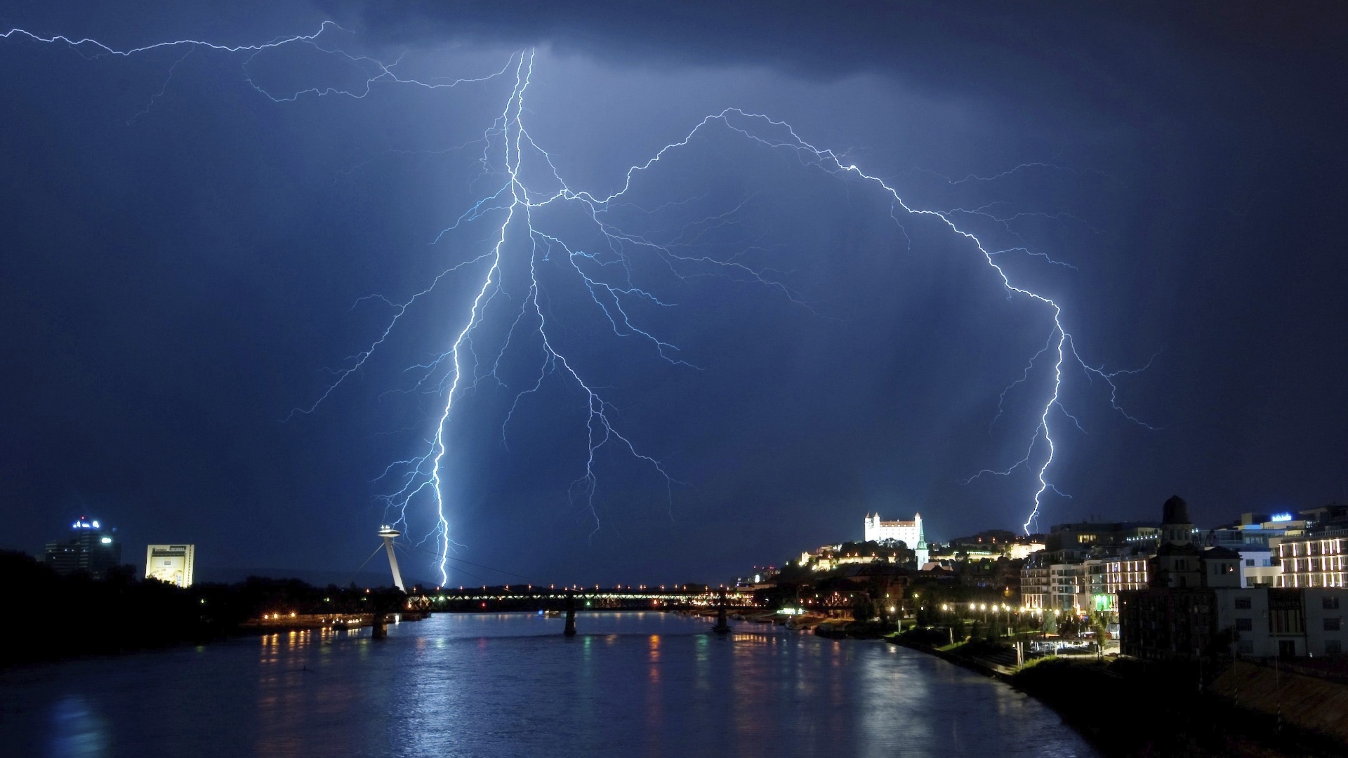 Fotos: Raios promovem espetáculo de imagens pelo mundo - 01/08/2014 ...
