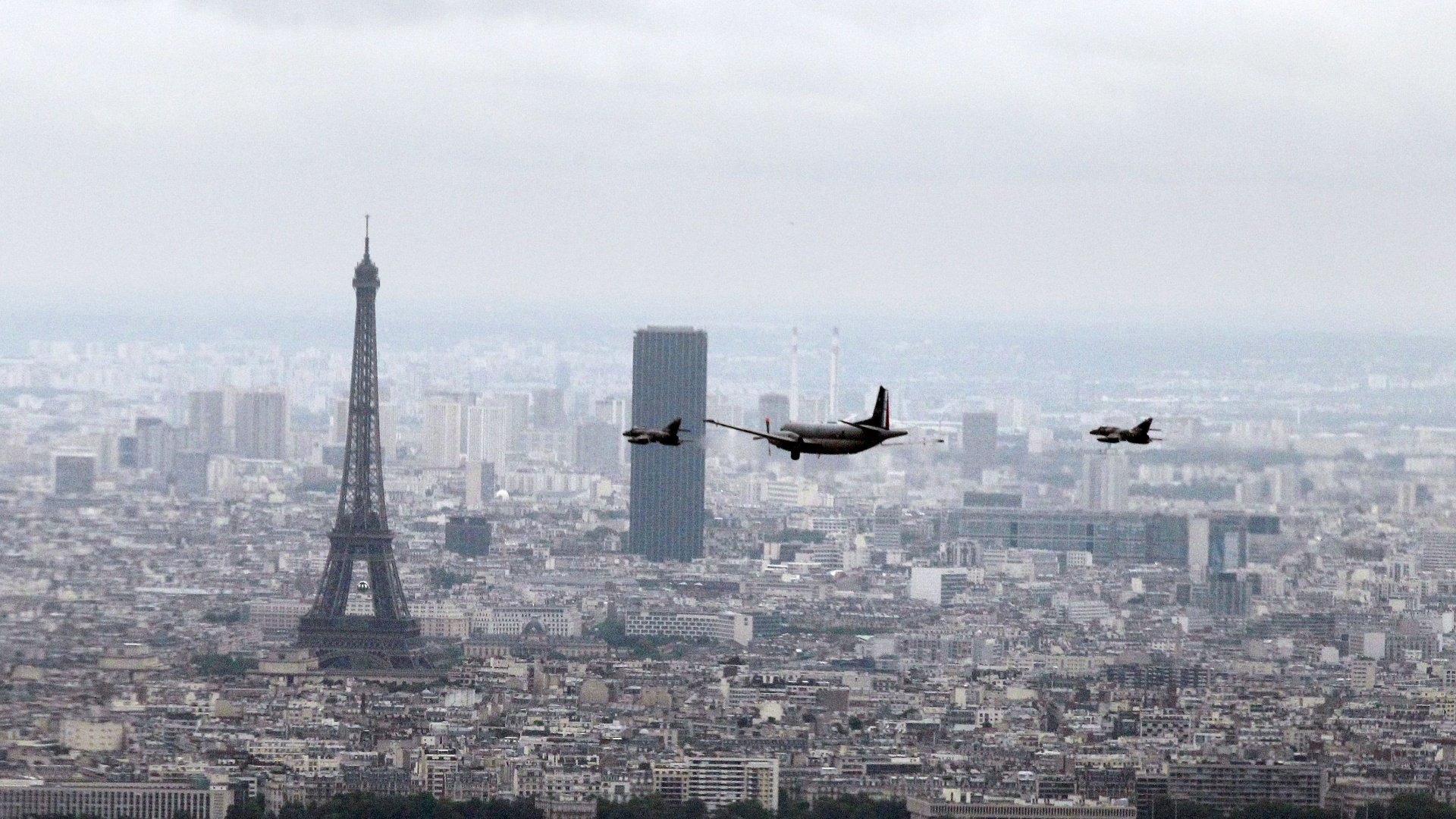 Fotos: França comemora o Dia da Bastilha - 14/07/2012 - UOL Notícias