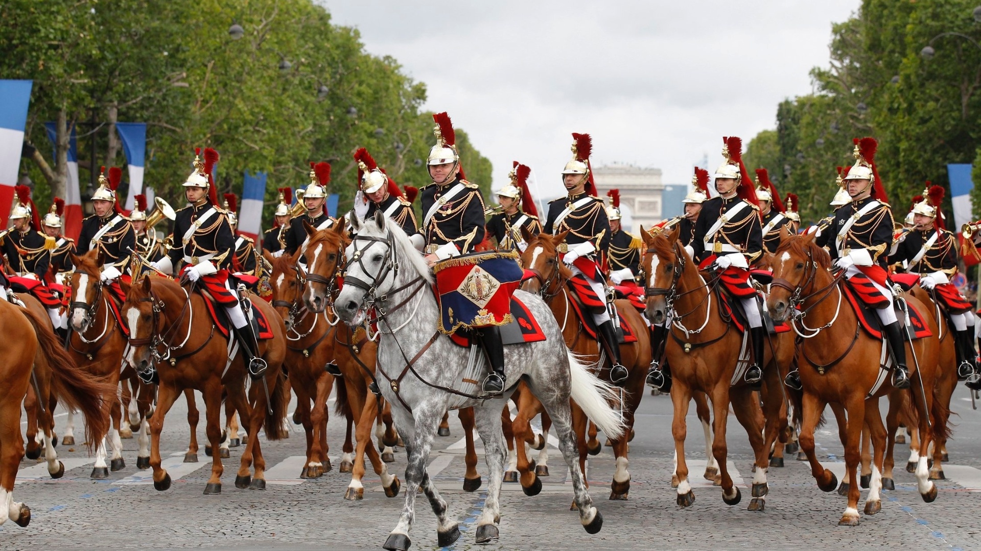 Fotos: França comemora o Dia da Bastilha - 14/07/2012 - UOL Notícias