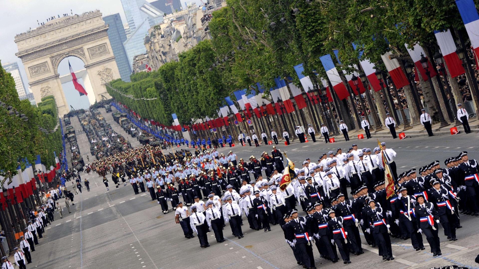 Fotos: França comemora o Dia da Bastilha - 14/07/2012 - UOL Notícias