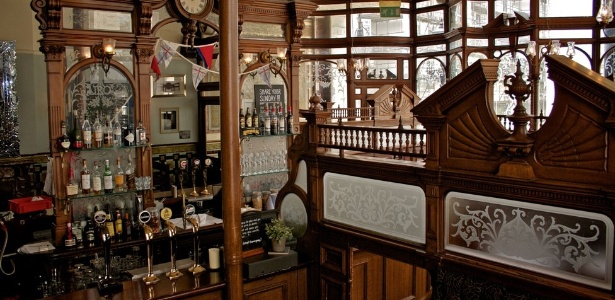 Pubs tradicionais de Londres mostram várias fases da história da ...
