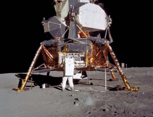 Fotos: Apollo 11- Homem pisa a Lua pela primeira vez - 20/07/2012 - UOL ...