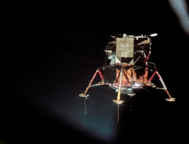 Neil Armstrong, primeiro homem a pisar na Lua, morre aos 82 anos nos ...