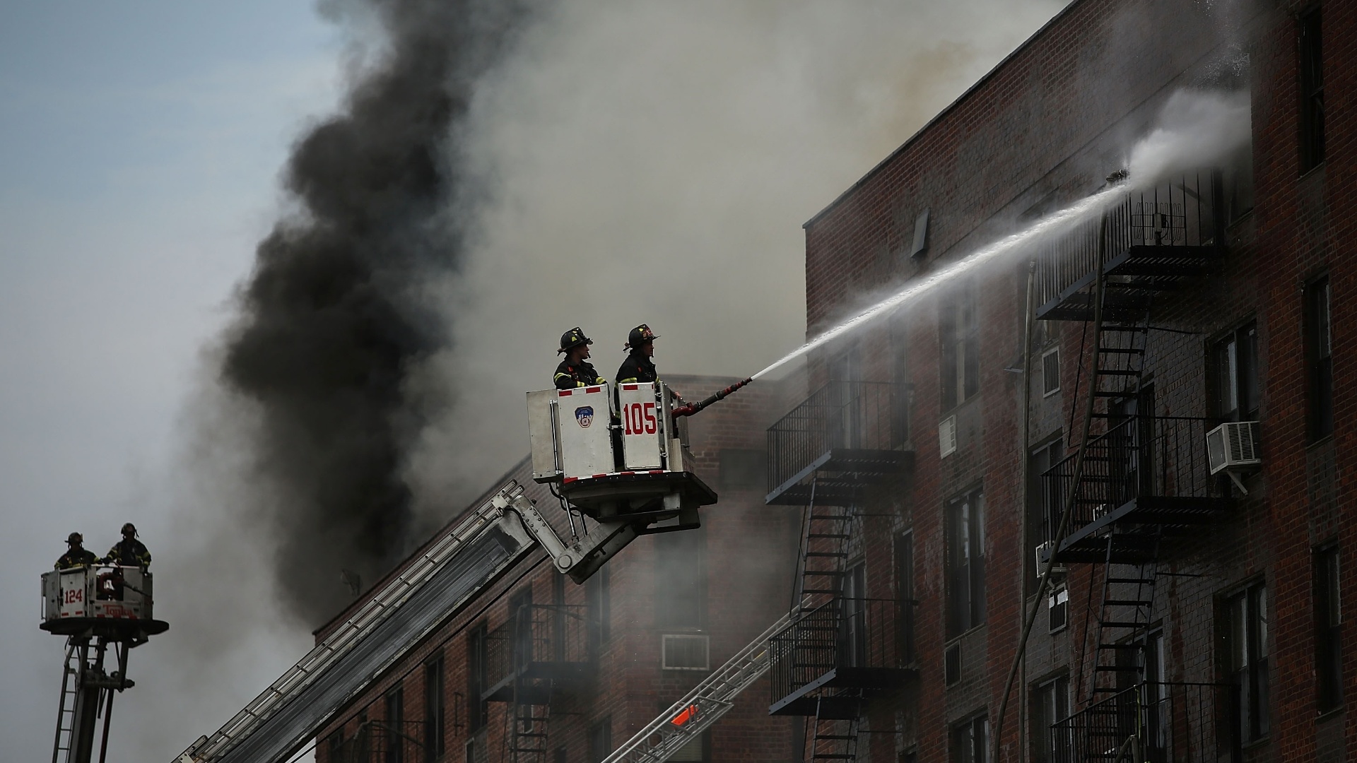 Fotos: Incêndio atinge prédio de sete andares em Nova York - 26/07/2012 ...