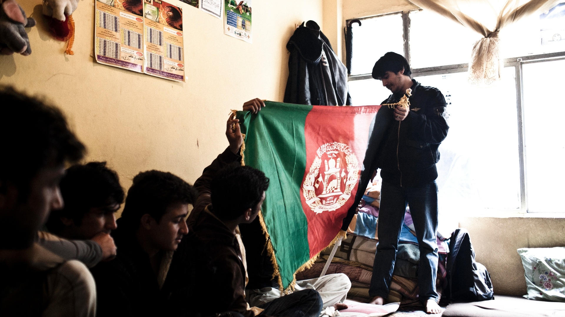 Fotos: NYT acompanha imigrantes afegãos que buscam recomeço na Europa ...