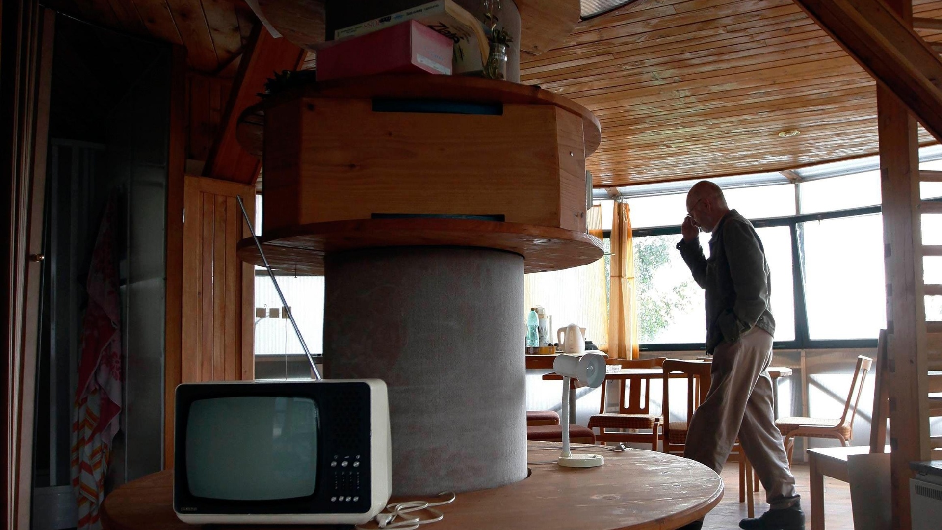 Fotos: Inventor constrói casa que sobe e desce na República Tcheca - 08 ...