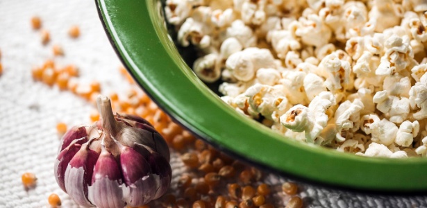 Pipoca Temperada com Azeite de Alho: Receita, Como Fazer e Ingredientes
