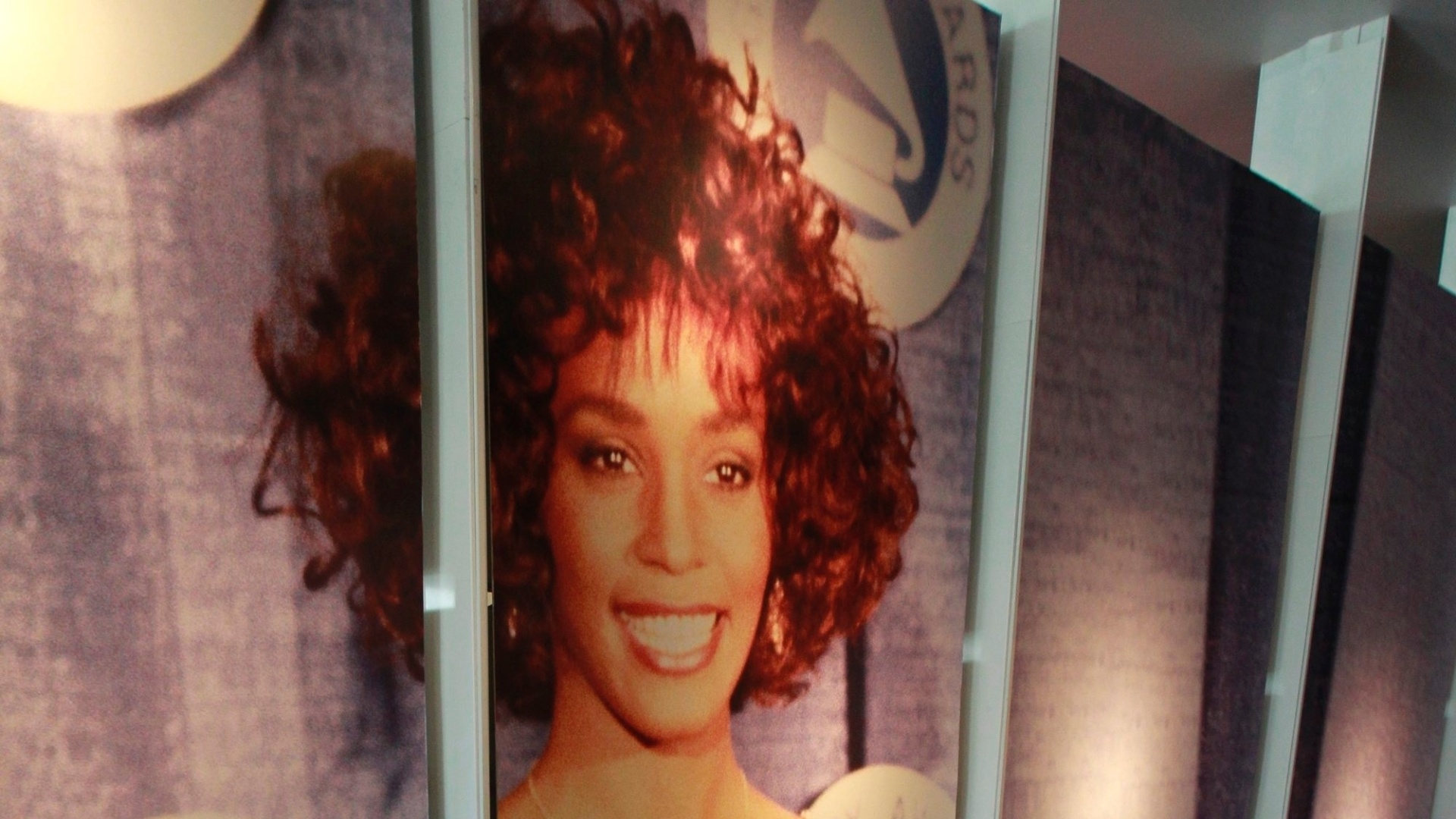 Fotos: Whitney Houston é homenageada com exposição no Museu do Grammy ...