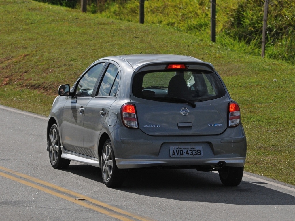 Nissan March SR tem pacote completo e preço justo; assista - 08/02/2013 ...