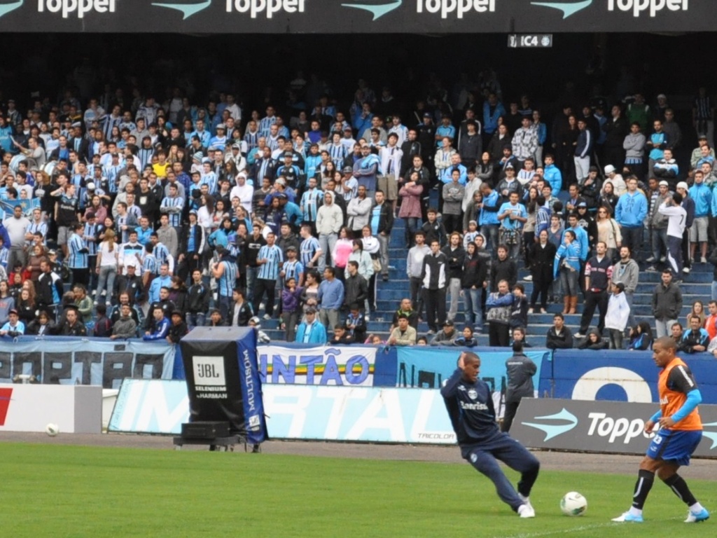 Fotos: Torcida do Grêmio marca presença em último treino para Gre-Nal ...