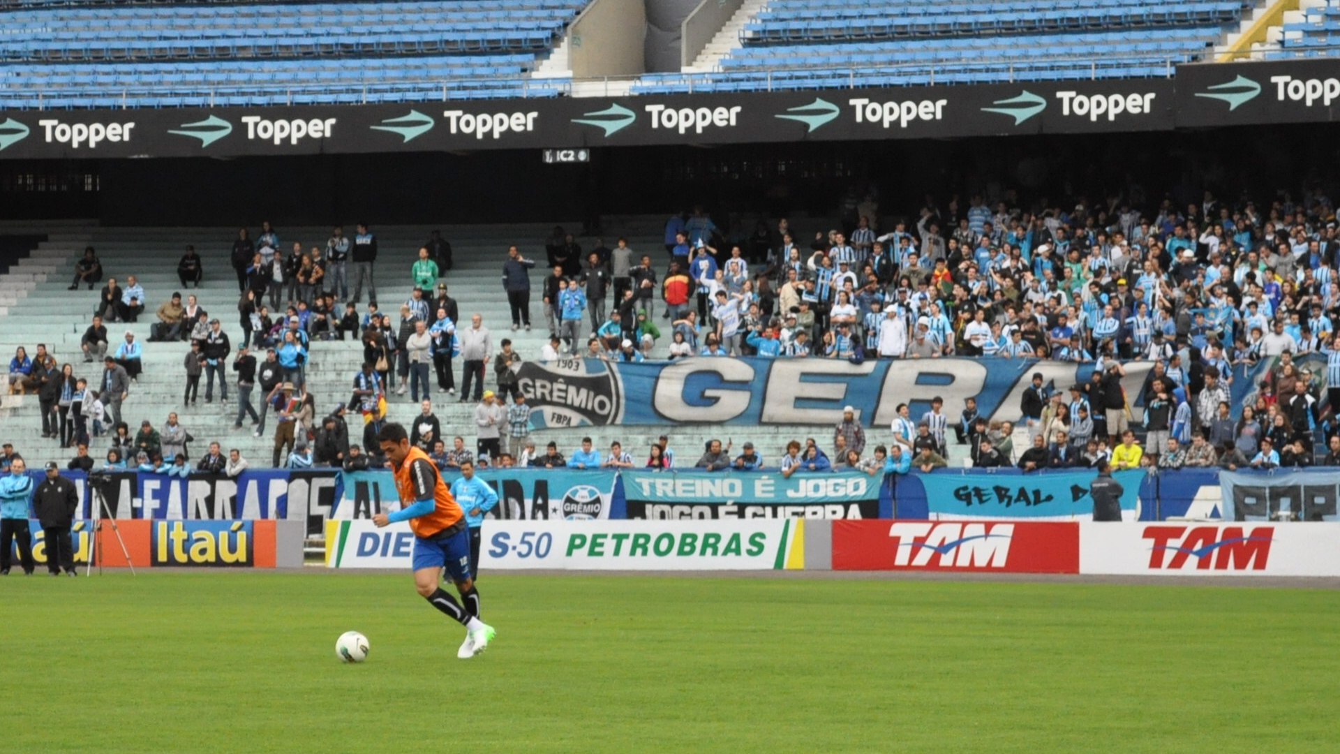 Fotos: Torcida do Grêmio marca presença em último treino para Gre-Nal ...
