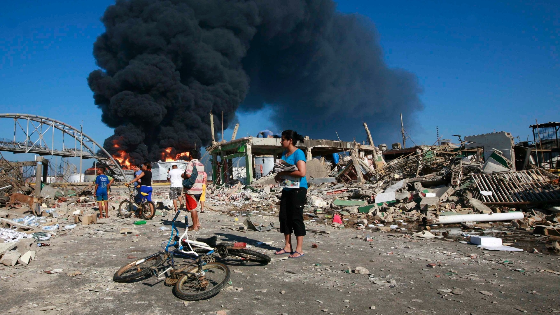 Fotos: Incêndio na refinaria de Amuay, na Venezuela - 25/08/2012 - UOL ...