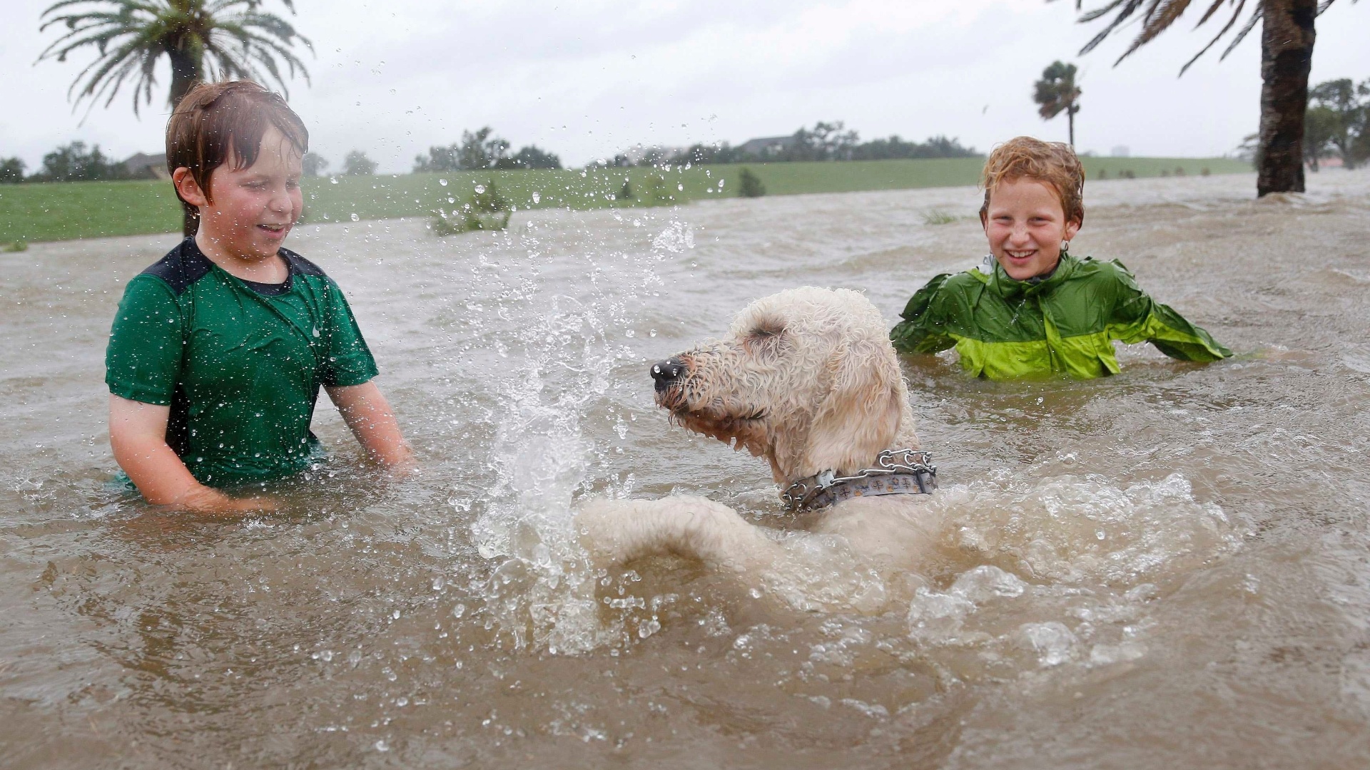 Dique transborda na Louisiana (EUA) com chegada do furacão Isaac - 29 ...