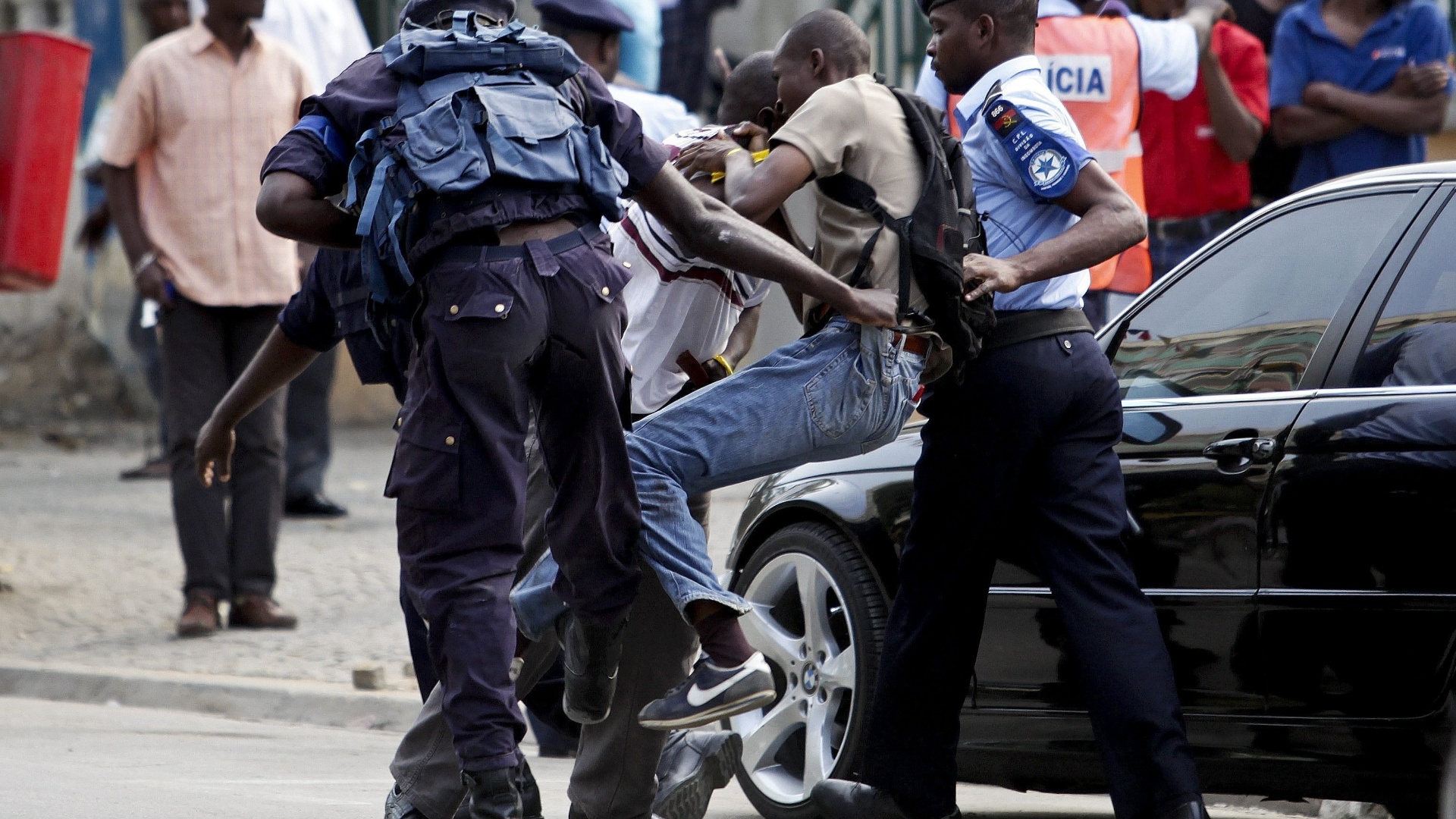 Fotos: Angola escolhe novo presidente - 30/08/2012 - UOL Notícias