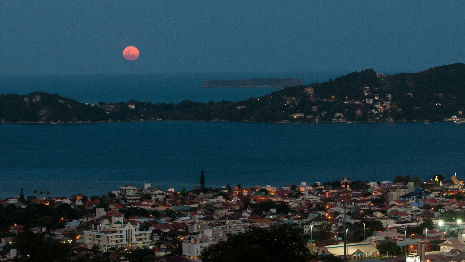 Fotos: Fenômeno Lua Azul toma conta do céu nesta sexta-feira (31) - 31 ...