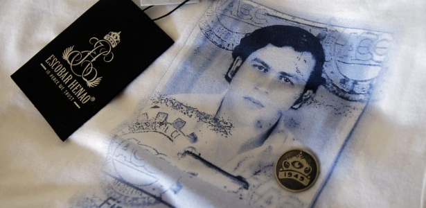 Fotos: Identidade e outros documentos de Pablo Escobar estampam linha ...