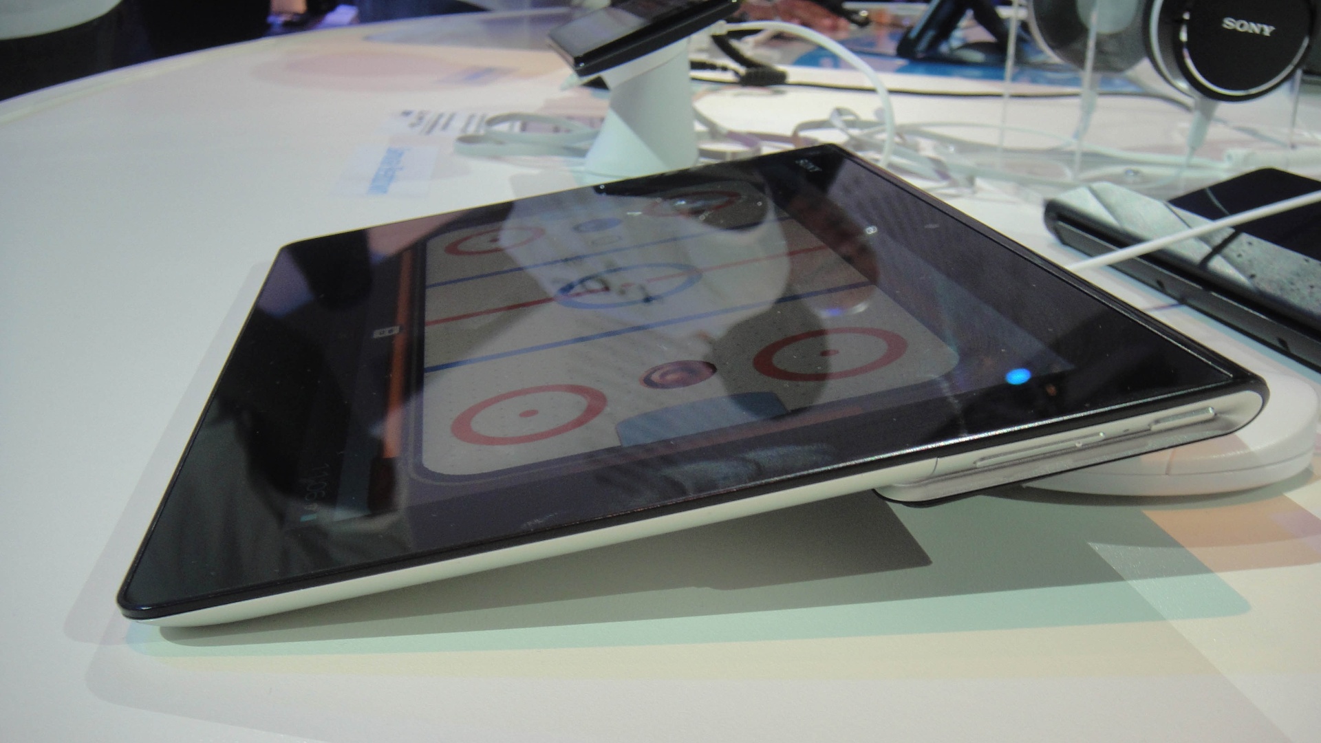Fotos: À prova d'água, tablet Xperia Tablet S ganha fôlego com hardware ...
