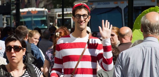 Fotos: Wally ganha forma humana em Nova York - 21/09/2012 - UOL Notícias