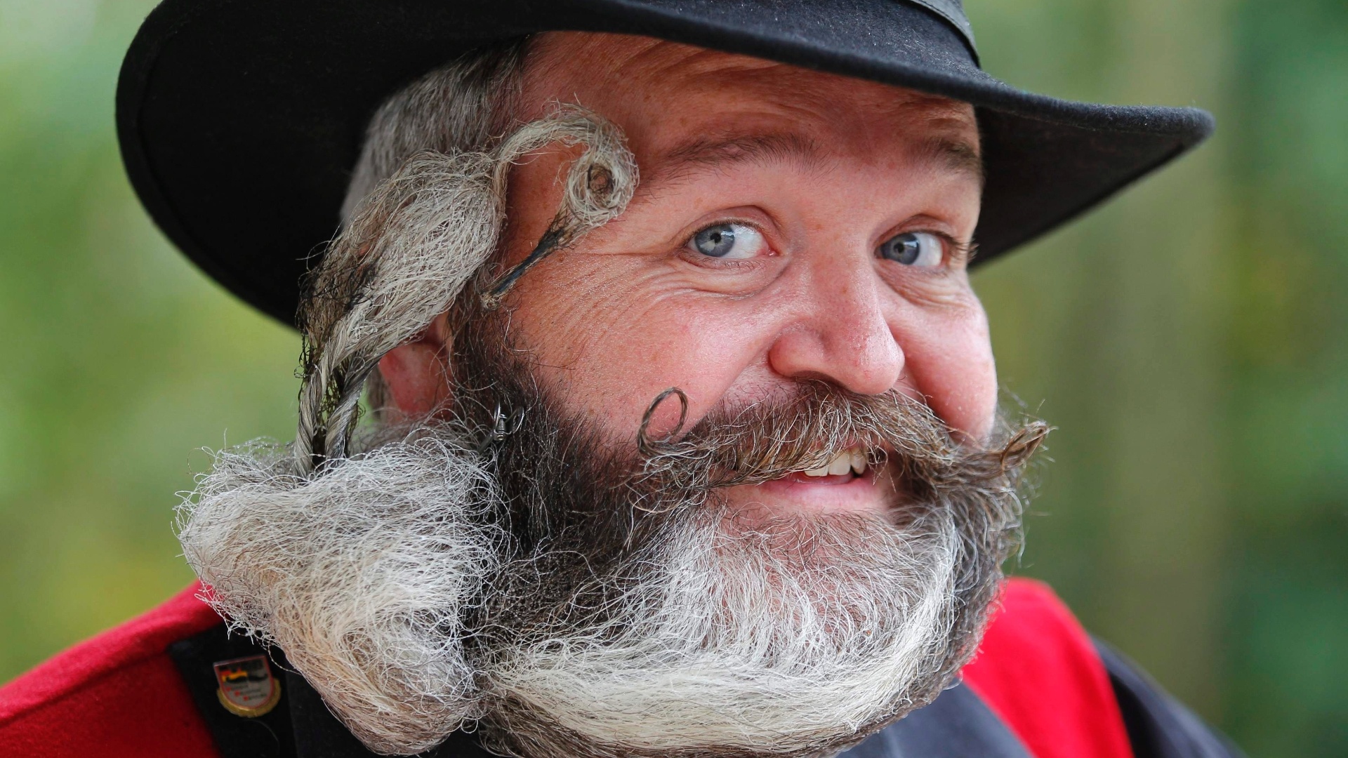 Fotos: "Bigodudos" participam de competição para eleger melhor barba e ...