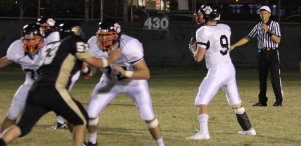 Em seu segundo jogo, quarterback sem perna lança para touchdown nos EUA ...