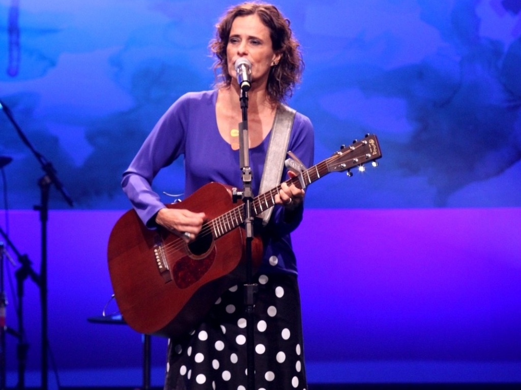 Fotos: Zélia Duncan faz show do DVD "Pelo Sabor do Gesto" em Copacabana ...