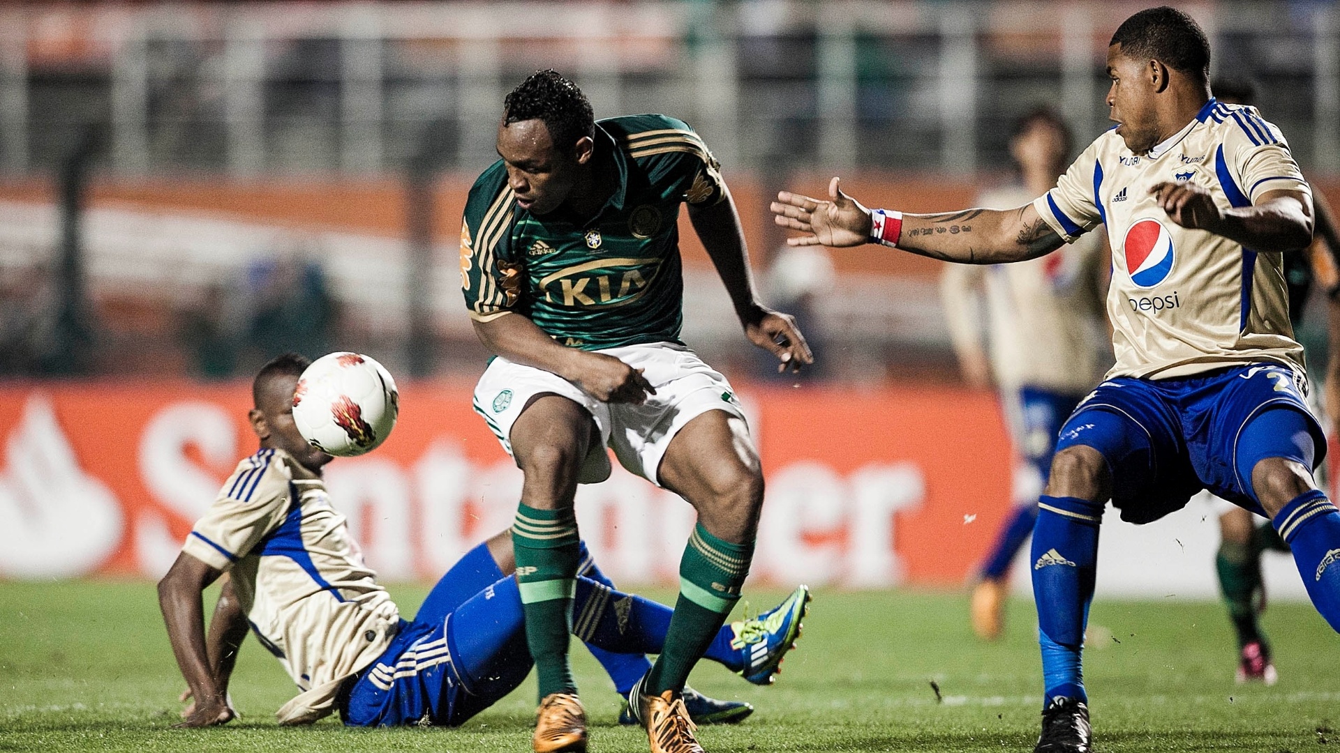 Revelado pelo Vitória, Obina diz que vai 'jogar no maior clube da Bahia ...