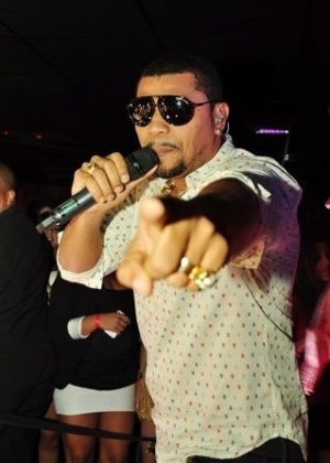 Fotos: MC Naldo apresenta o funk carioca em casa noturna de São Paulo ...