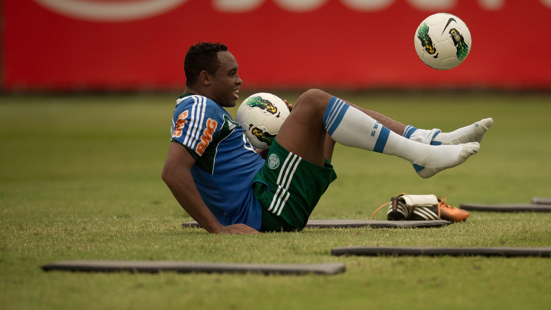 Revelado pelo Vitória, Obina diz que vai 'jogar no maior clube da Bahia ...