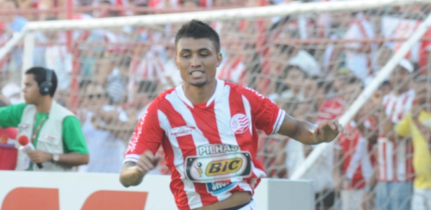 Kieza é poupado do treino do Náutico, mas deve jogar na quarta-feira ...
